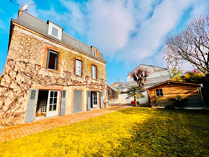 Saint-Jean-le-Blanc : Maison 7 pièces à vendre