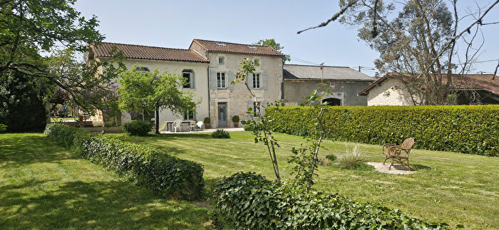 Maison à vendre - Bunzac - 7 pièces - 6 chambres