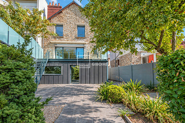 Maison 7 pièces à Quartiers Centre, Saint-Hélier, Gare, à vendre