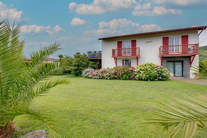 Maison à vendre - Saint-Pée-sur-Nivelle - 6 pièces - 5 chambres