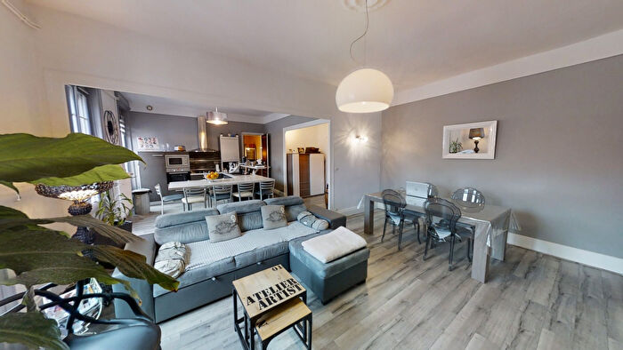 Appartement à vendre - Le Chambon-Feugerolles, Centre-ville, Gare - 5 pièces - 3 chambres