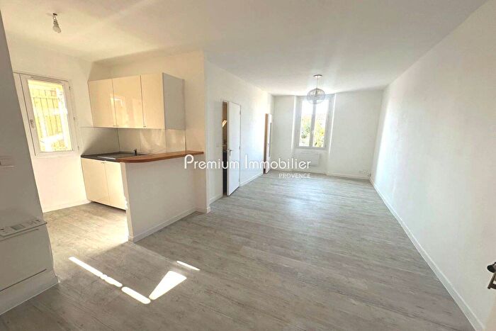 Appartement 2 pièces à Le Puy-Sainte-Réparade, à louer