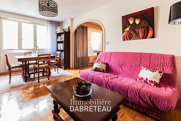 Appartement 4 pièces à Décines-Charpieu, Centre-ville, à vendre