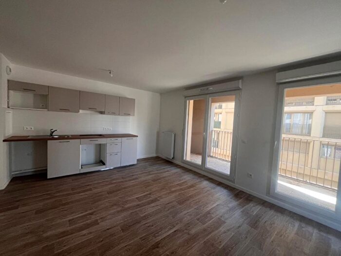 Appartement à louer - Bobigny, Centre-ville - 3 pièces - 2 chambres