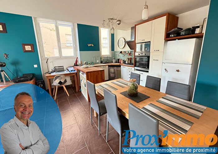 Appartement à vendre - Voiron, Centre-ville, Gare - 3 pièces - 2 chambres