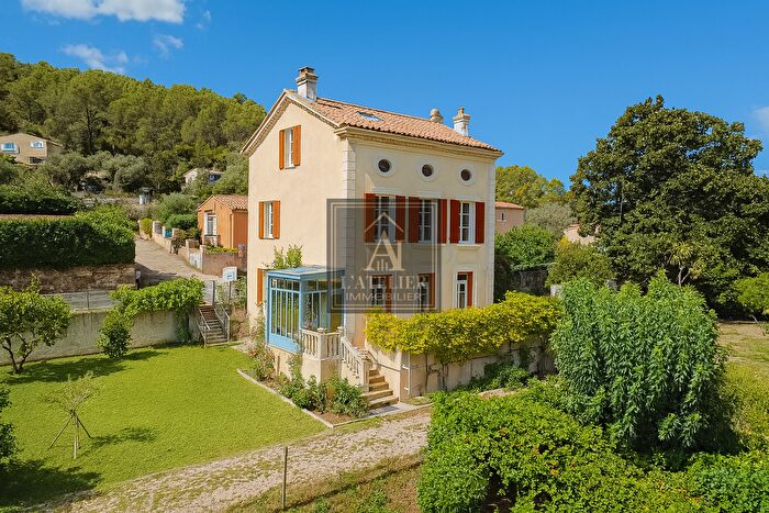 Maison à vendre - Solliès-Toucas - 7 pièces - 5 chambres