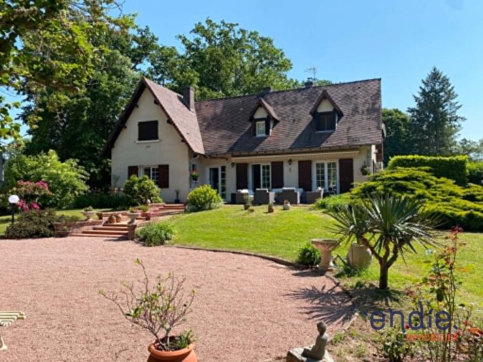 Maison 8 pièces à Dompierre-sur-Besbre, à vendre