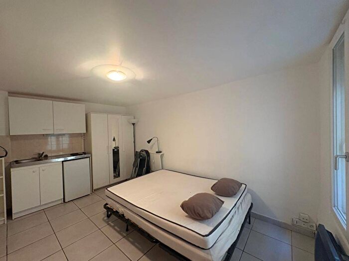 Appartement à louer - Gambetta, Nîmes - 1 pièce