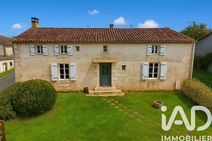 Maison à vendre - Corme-Royal - 6 pièces - 4 chambres