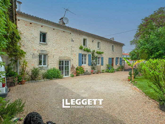 Maison à vendre - Saint-Pierre-de-Juillers - 9 pièces - 3 chambres