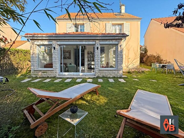 Maison à vendre - Bussy-Saint-Georges - 8 pièces - 6 chambres