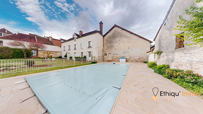 Maison à vendre - Essoyes - 10 pièces - 8 chambres