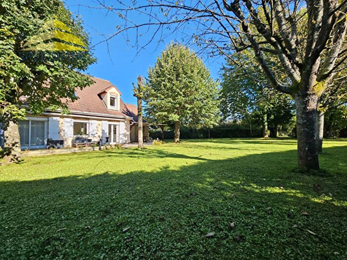 Appartement à louer - Mandres-les-Roses - 1 pièce