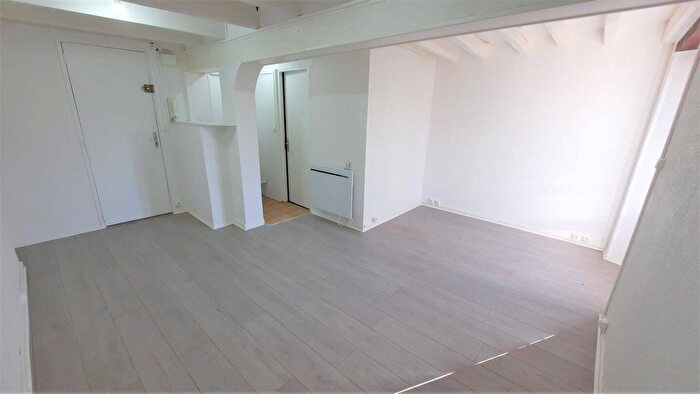 Appartement à louer - Janvry - 1 pièce