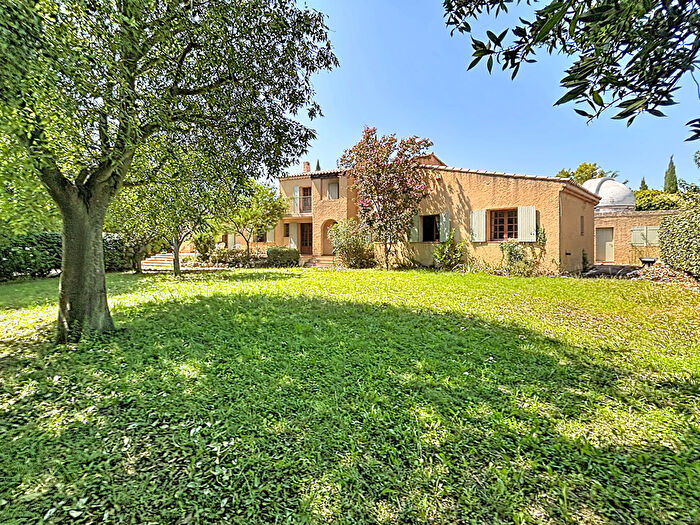 Salon-de-Provence, Lurian, Guinemer, Basses Viougues : Maison 7 pièces à vendre