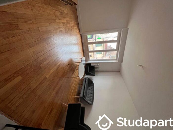 Appartement à louer - Le Centre-Centre Ville, Roanne - 1 pièce - 4 chambres