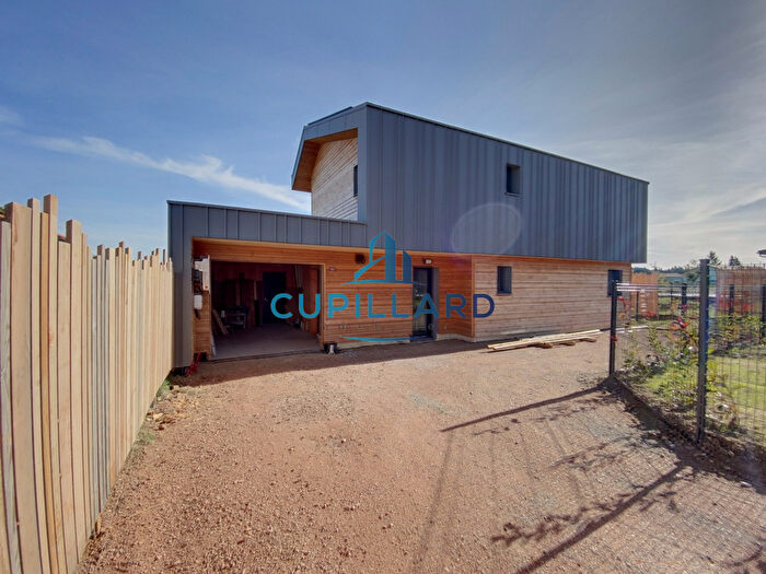 Maison à louer - Saint-Haon-le-Vieux - 4 pièces - 3 chambres