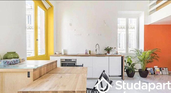 Appartement à louer - Palais de Justice, Marseille ème arrondissement - 3 pièces - 2 chambres