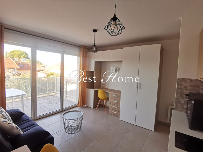 Appartement 1 pièce à louer - Nîmes, Les Amoureux