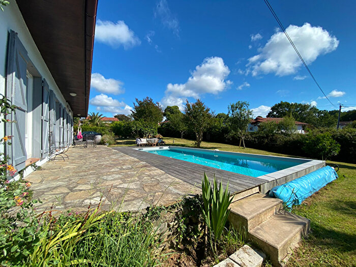 Maison à vendre - Bassussarry - 5 pièces - 4 chambres