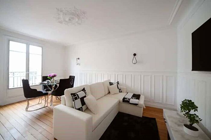 Appartement à louer - Muette Sud, Paris ème arrondissement - 4 pièces - 2 chambres