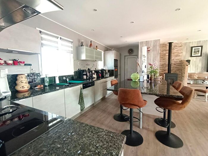 Jonquières-Saint-Vincent : Maison 4 pièces à vendre