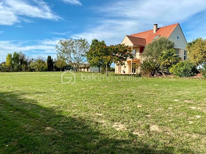 Maison 9 pièces à Escurès, à vendre