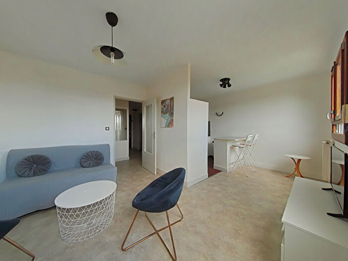 Appartement 1 pièce à louer - Fontenay-le-Fleury, Vieux village