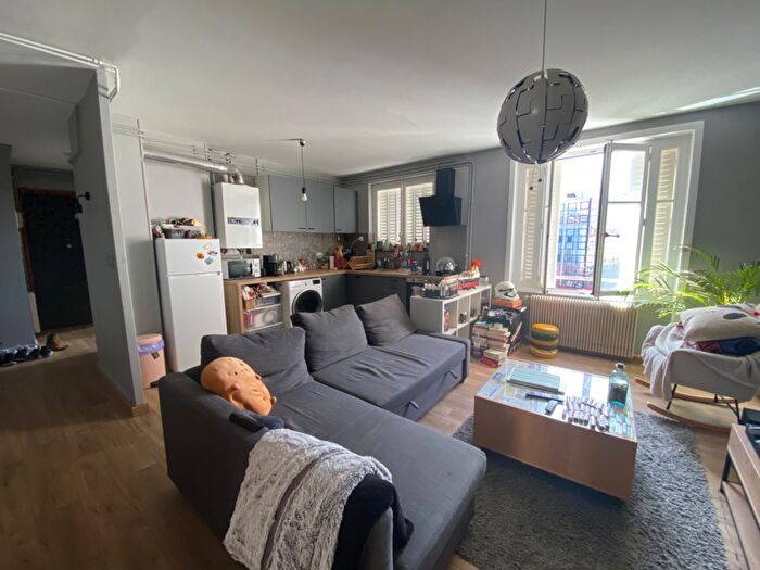 Villeurbanne, Charmettes - Appartement 3 pièces à louer