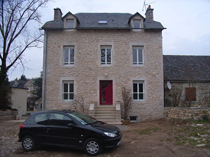 Maison à louer - Bertholène - 5 pièces - 4 chambres