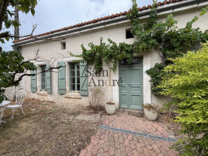 Maison à vendre - Roullet-Saint-Estèphe - 9 pièces - 5 chambres