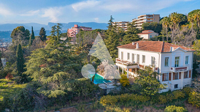 Maison à vendre - Nice, Corniche Fleurie - 10 pièces - 7 chambres