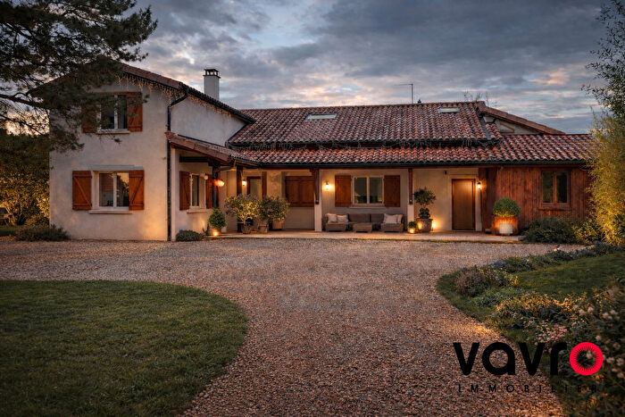 Maison à vendre - Quincieux - 8 pièces - 5 chambres