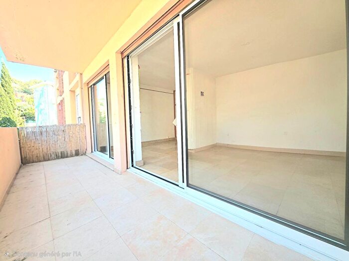 Appartement à vendre - Le Lavandou, Centre-ville, Plage du Lavandou, Pointe Pilon - 2 pièces - 1 chambre