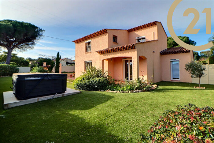 Maison à vendre - Fréjus - 5 pièces - 4 chambres