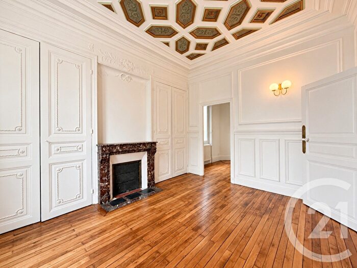 Moulins, Gâteaux, Clos de Bourgogne : Maison 6 pièces à vendre