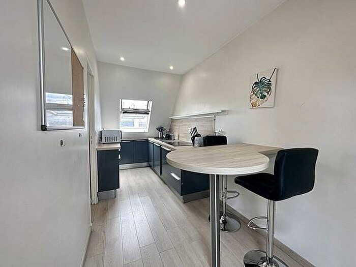 Appartement à louer - Chaillot, Paris ème arrondissement - 2 pièces - 1 chambre