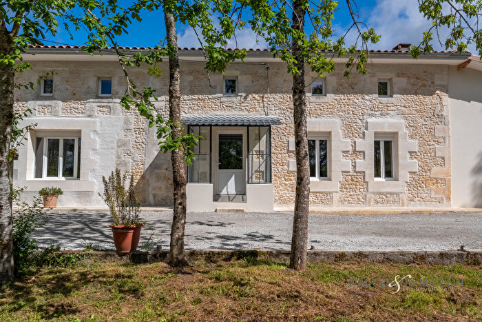 Maison à vendre - Montendre - 8 pièces - 5 chambres