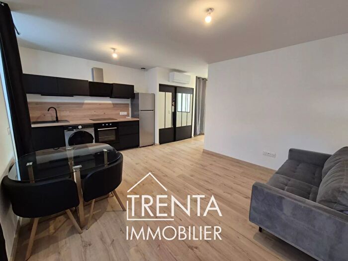 Appartement à vendre - Voiron, Centre-ville, Gare - 2 pièces - 1 chambre