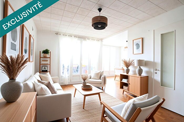 Appartement à vendre - Longjumeau, Centre-ville, Mairie - 4 pièces - 3 chambres