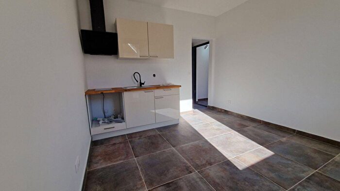 Appartement à louer - Schnapper, Saint-Germain-en-Laye - 1 pièce