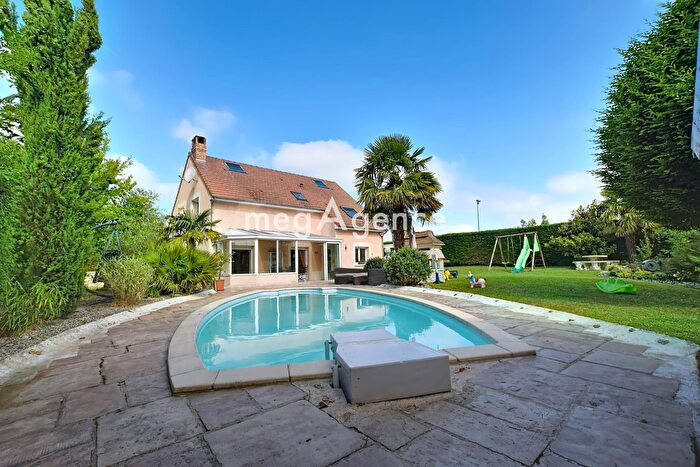 Les Alluets-le-Roi : Maison 8 pièces à vendre