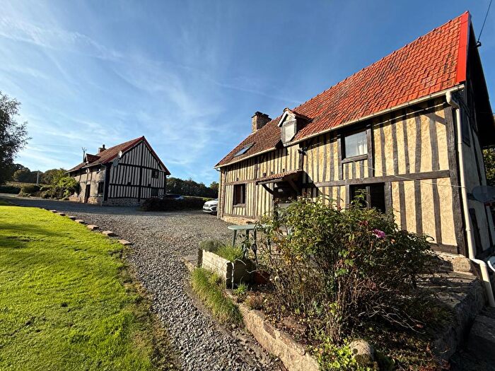 Isigny-le-Buat - Maison 8 pièces à vendre