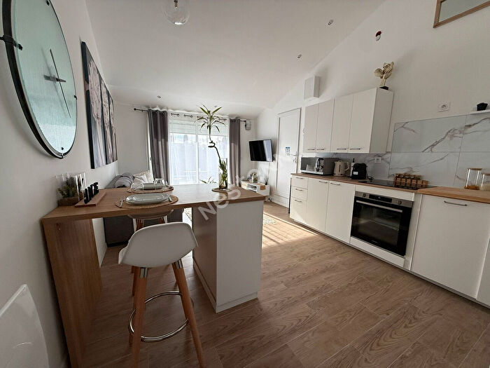 Appartement à louer - La Ciotat, Sainte-Marguerite - 2 pièces - 1 chambre