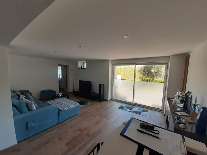 Maison à louer - Laguenne - 6 pièces - 5 chambres