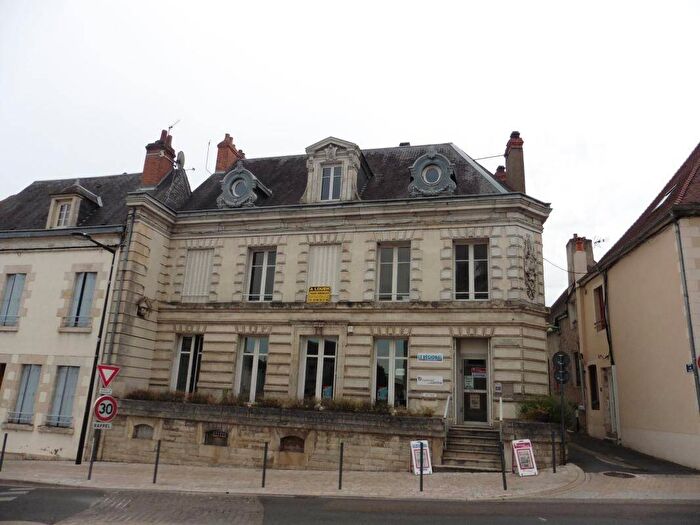 Centre Ville, Cosne-Cours-sur-Loire : Appartement 4 pièces à louer