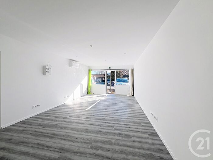 Appartement à louer - Villeneuve-sur-Lot, Saint-Etienne - 2 pièces - 1 chambre