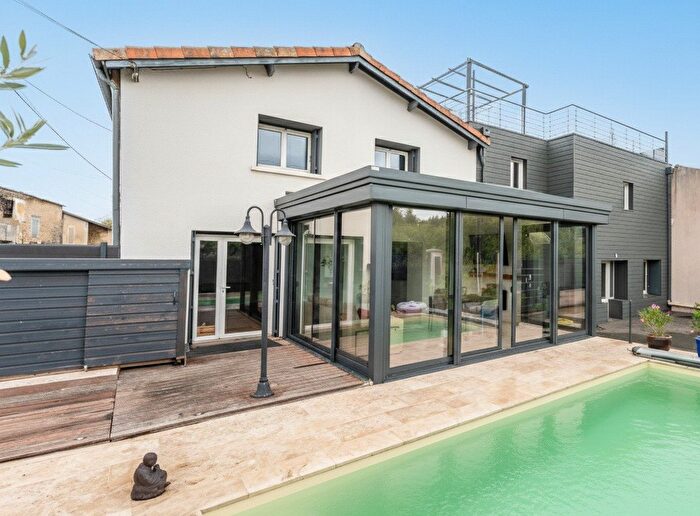 Maison à vendre - Brizambourg - 9 pièces - 6 chambres