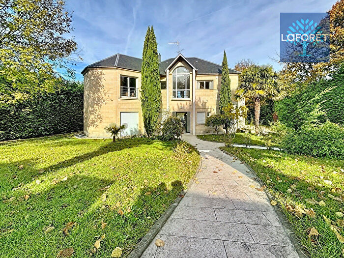 Maison à vendre - Noisy-le-Grand, Nord - 10 pièces - 5 chambres