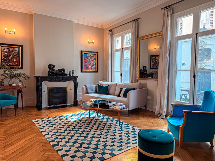 Maison à vendre - Tours, Cathédrale - 9 pièces - 6 chambres